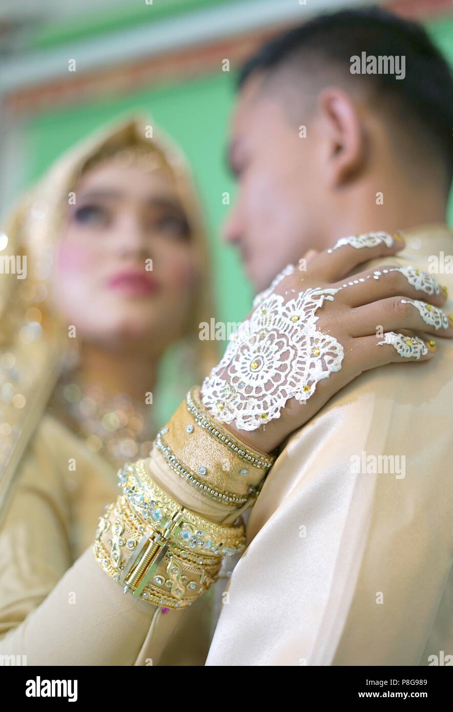Close up Bride and groom, Indonesian Wedding Dress Stock Photo - Alamy