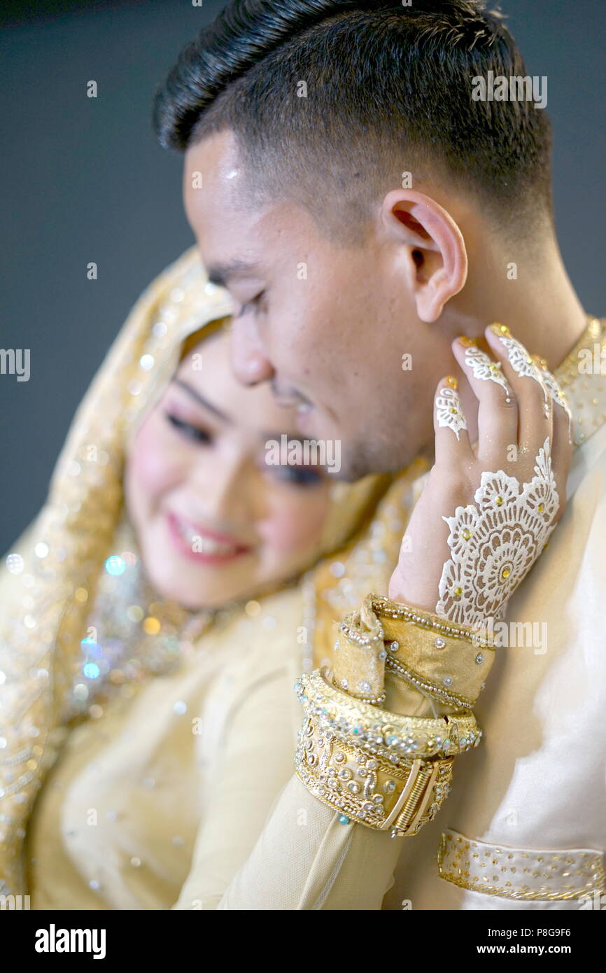 Close up Bride and groom, Indonesian Wedding Dress Stock Photo - Alamy