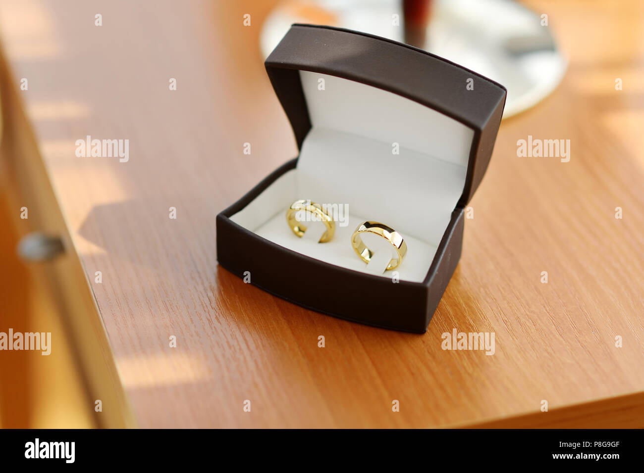 Rings in a box hi-res stock photography and images - Alamy