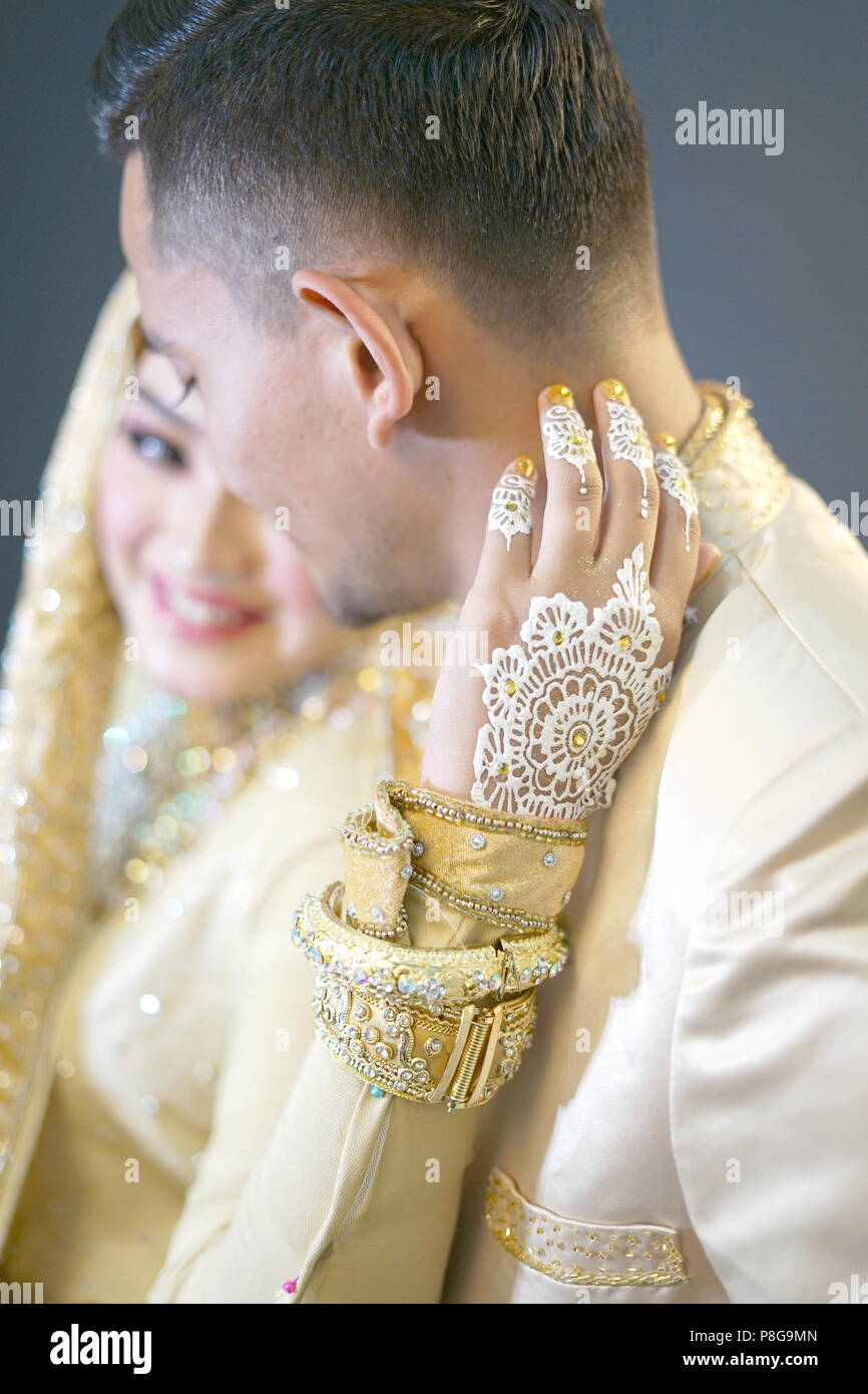 Close up Bride and groom, Indonesian Wedding Dress Stock Photo - Alamy