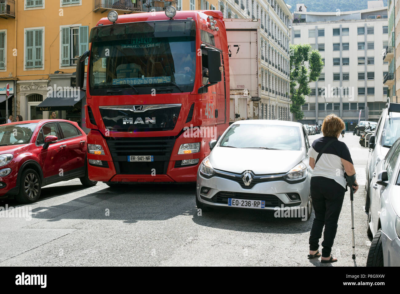 Lorry size hi-res stock photography and images - Alamy