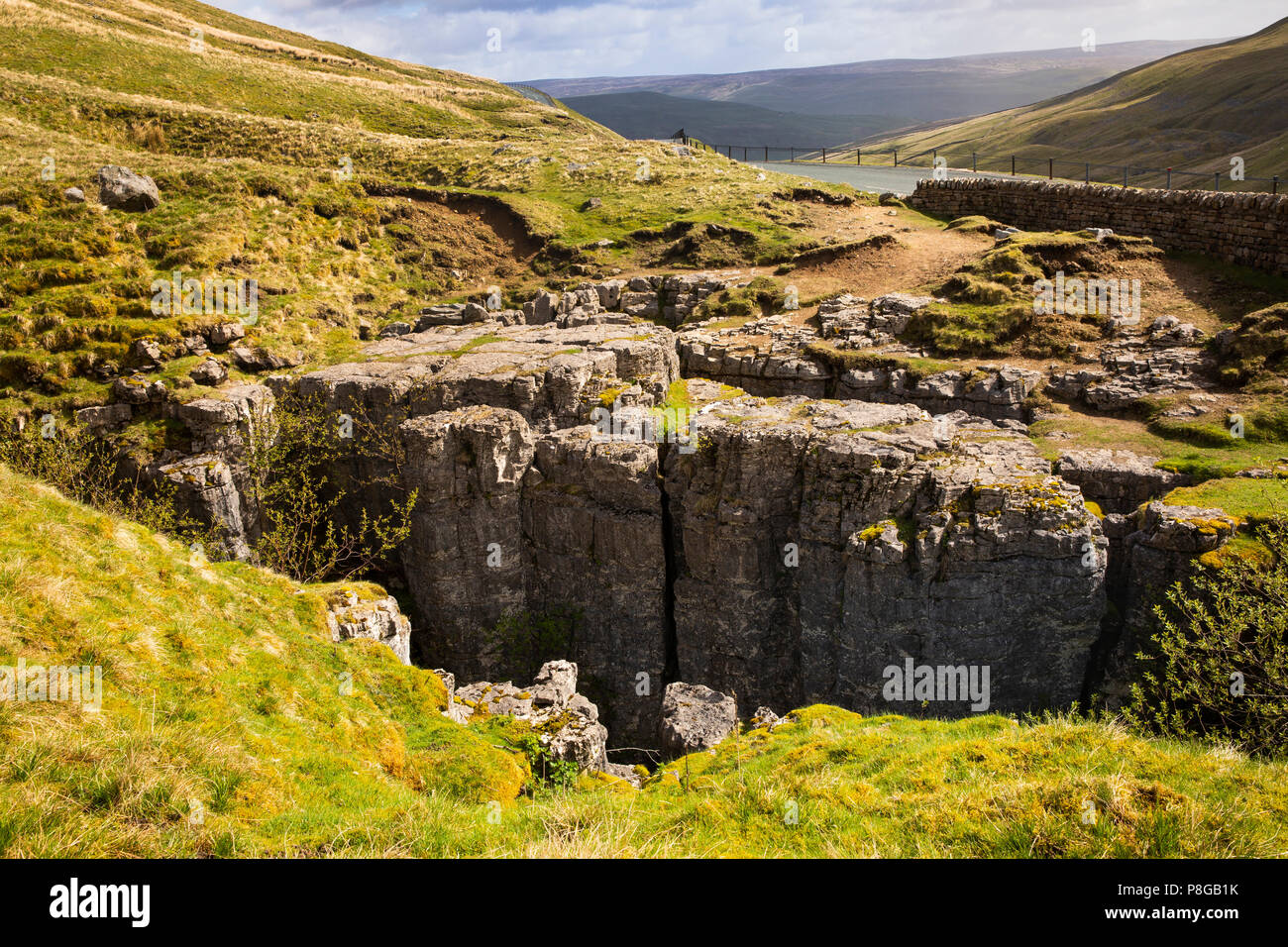 UK, England, Yorkshire, Swaledale, Buttertubs Pass, eroded limestone ...