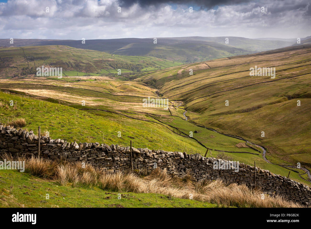 UK, England, Yorkshire, Swaledale, Buttertubs Pass, Cliff Beck flowing ...