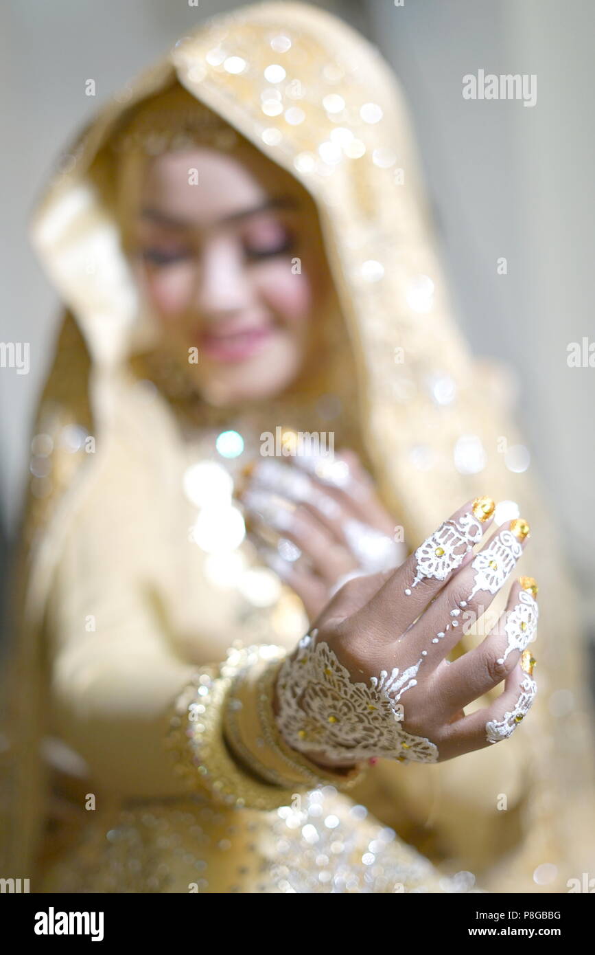Beautiful Bride Hands with Henna Tattoo, Indonesian Wedding Tradition ...