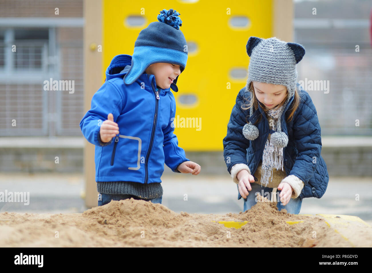 Two kids playing in sandbox hi-res stock photography and images - Alamy