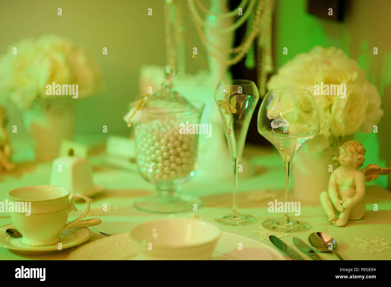 Green table set for an event party or wedding reception Stock Photo - Alamy