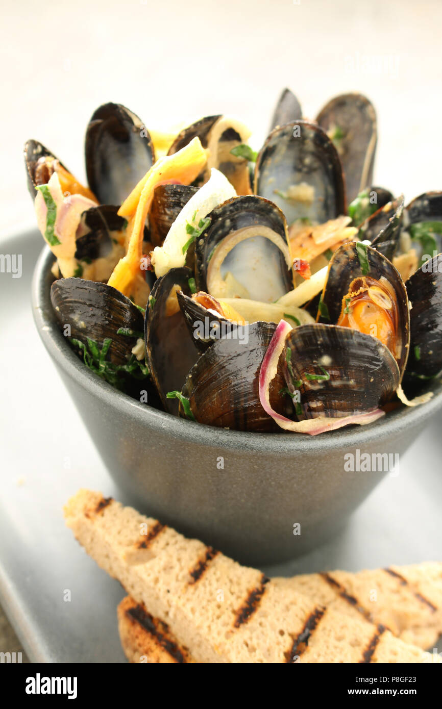 Plated mussels main hi-res stock photography and images - Alamy