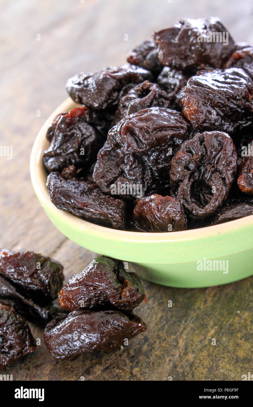 Prunes dried plums prunus domestica hi-res stock photography and images ...