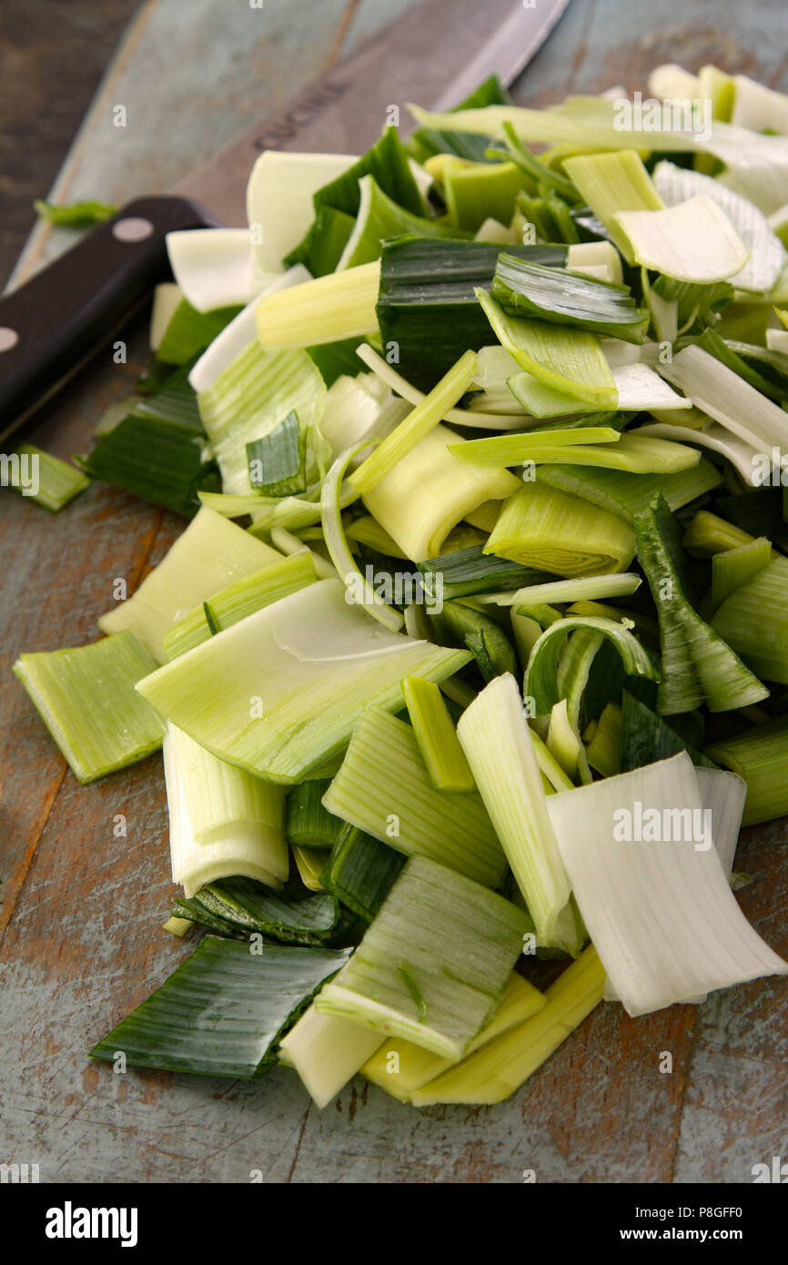 Rough chopped leeks hi-res stock photography and images - Alamy