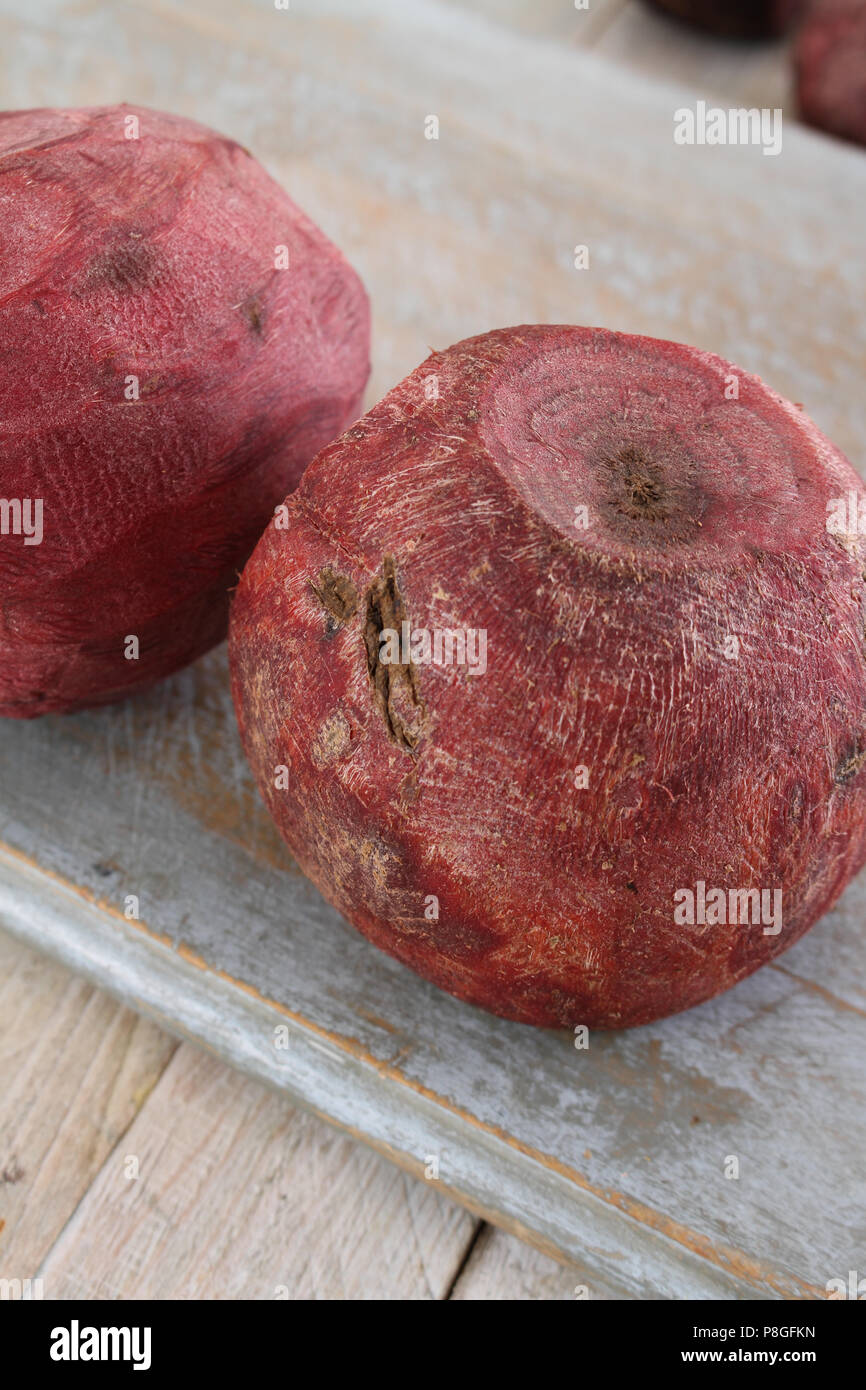 whole peeled beetroot Stock Photo - Alamy