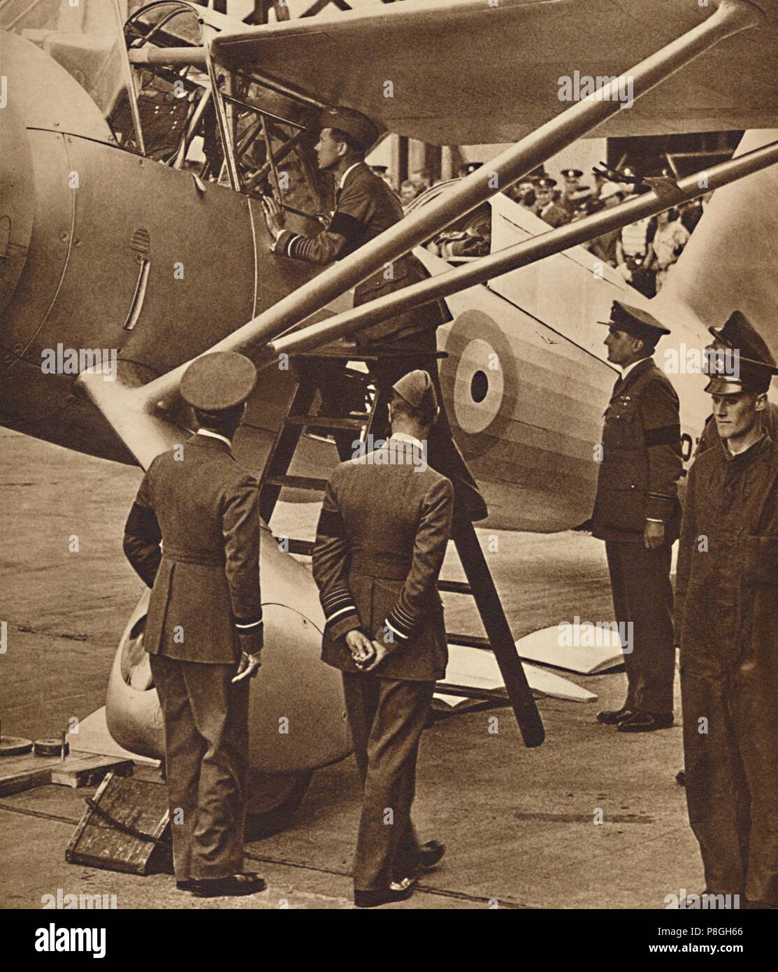 Souvenir inspection hi-res stock photography and images - Alamy