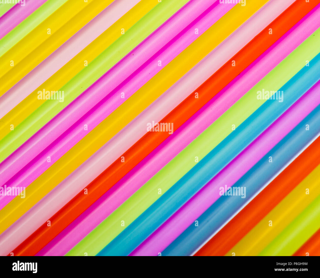 Straws of multiple colors in an angled line Stock Photo - Alamy