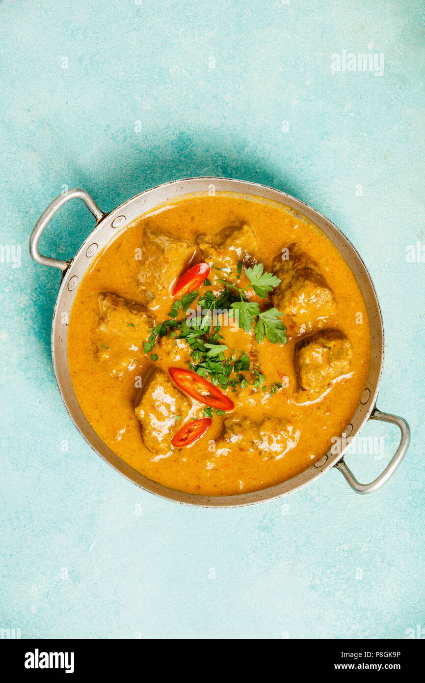Traditional curry on blue background. Flat lay Stock Photo - Alamy