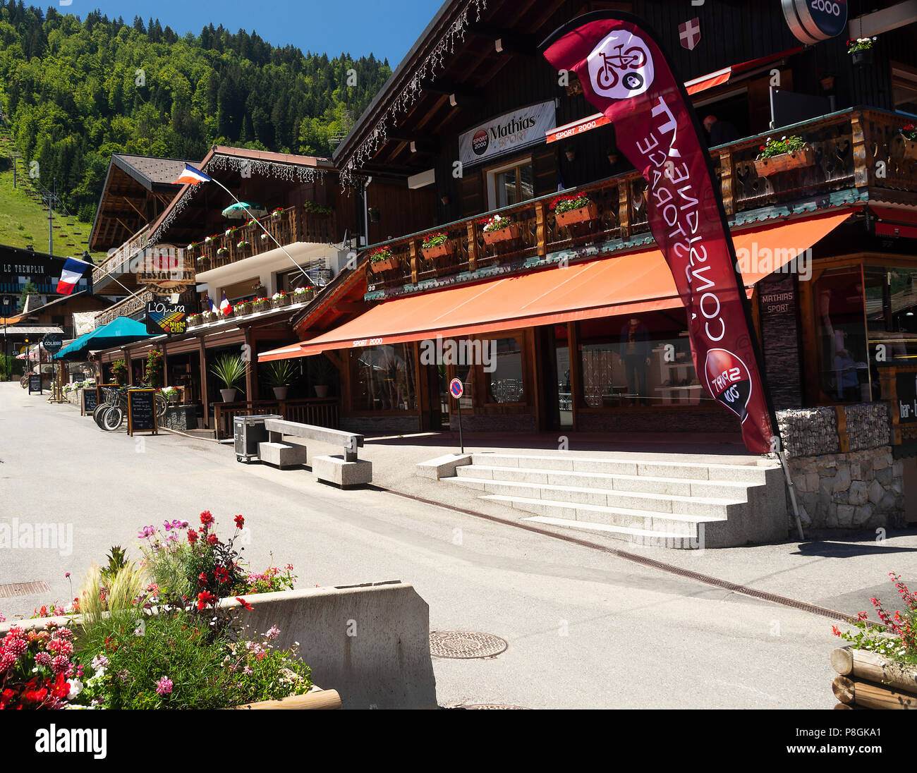 Night ski morzine hi-res stock photography and images - Alamy
