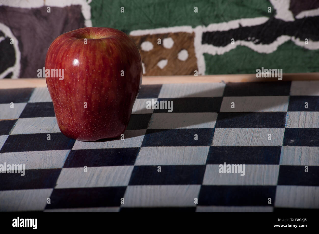 apple on chess board Stock Photo - Alamy