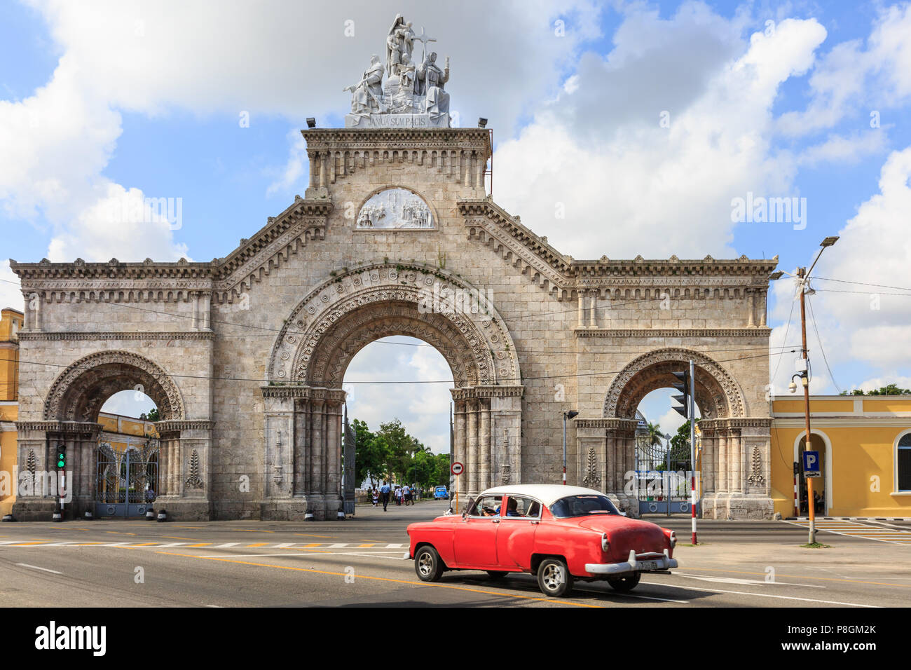 Entrance colon cemetery havana hi-res stock photography and images - Alamy