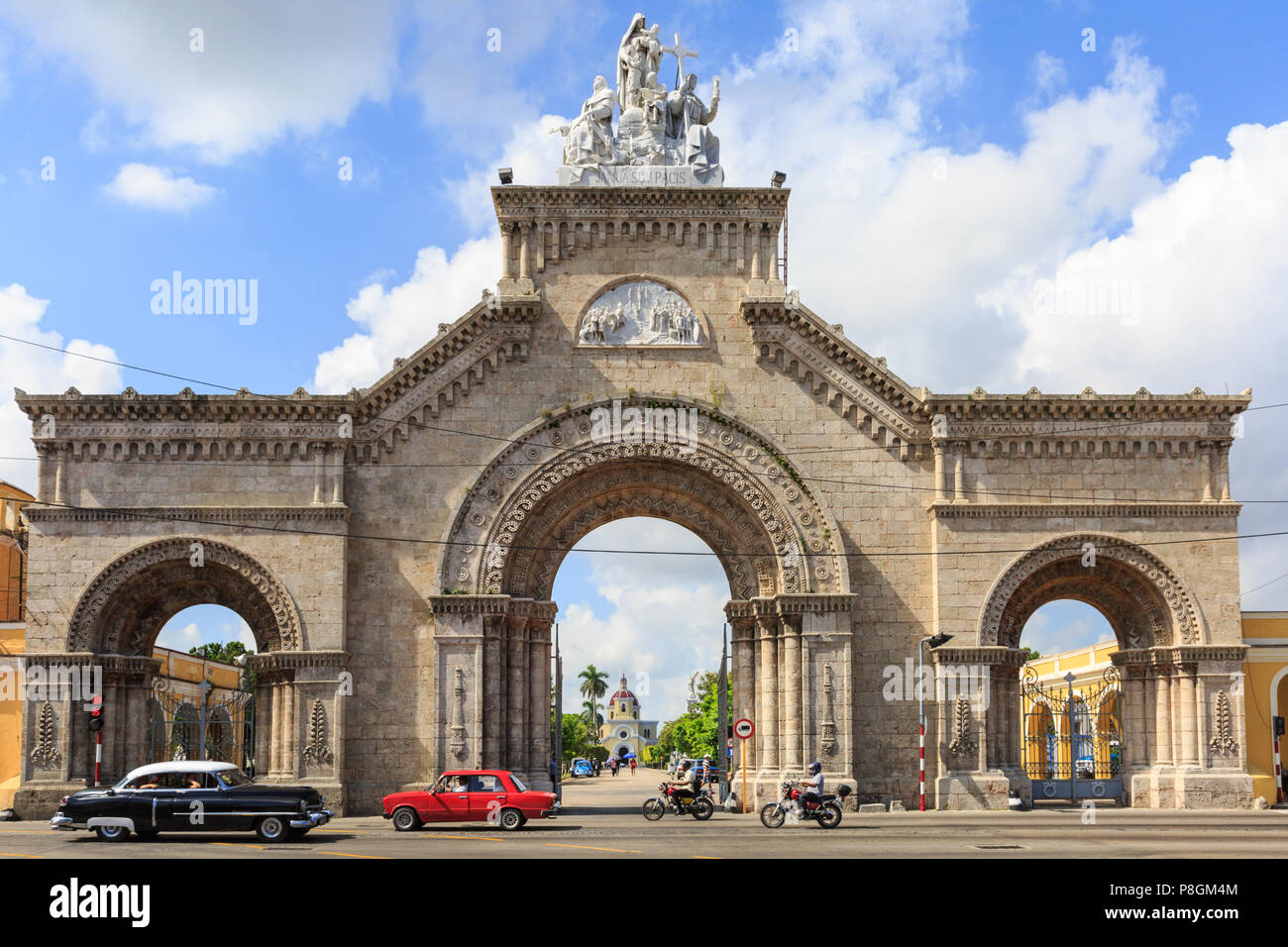 Main gate entrance to the famous Colon Cemetry, Cementerio Cristóbal ...