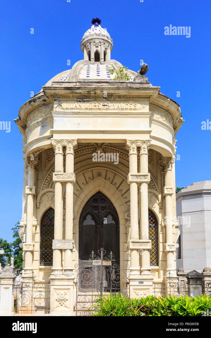 Tomb on the famous Colon Cemetry, Cementerio Cristóbal Colón, Vedado ...