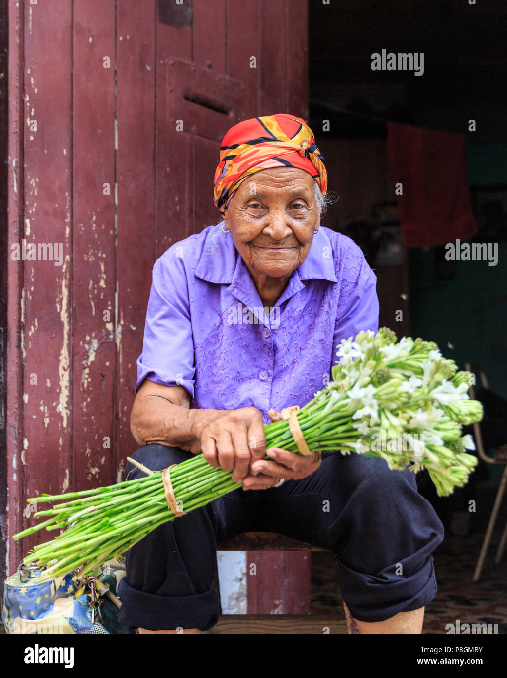 Old cuban woman hi-res stock photography and images - Alamy