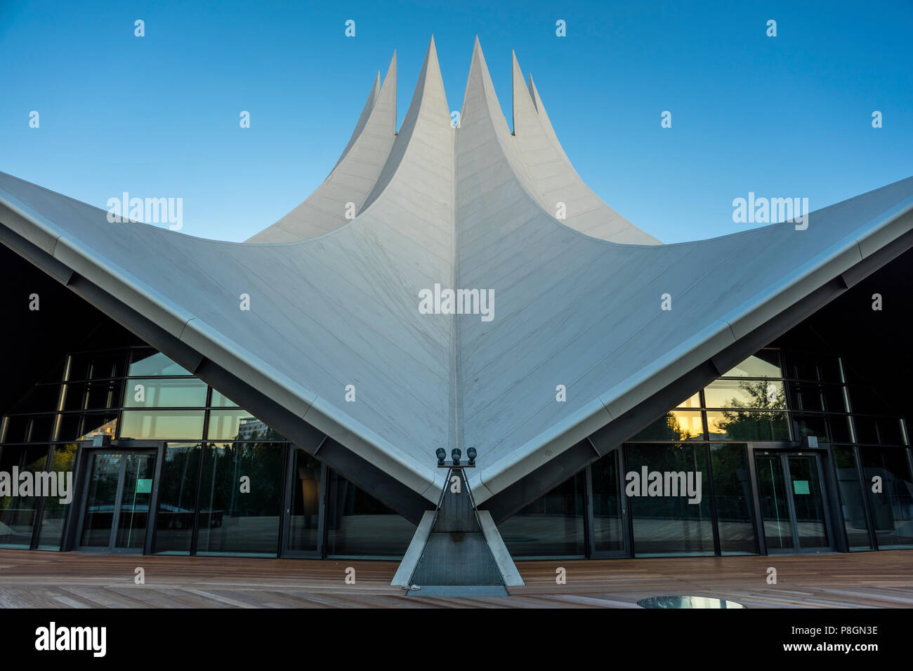Roof construction tempodrom hi-res stock photography and images - Alamy
