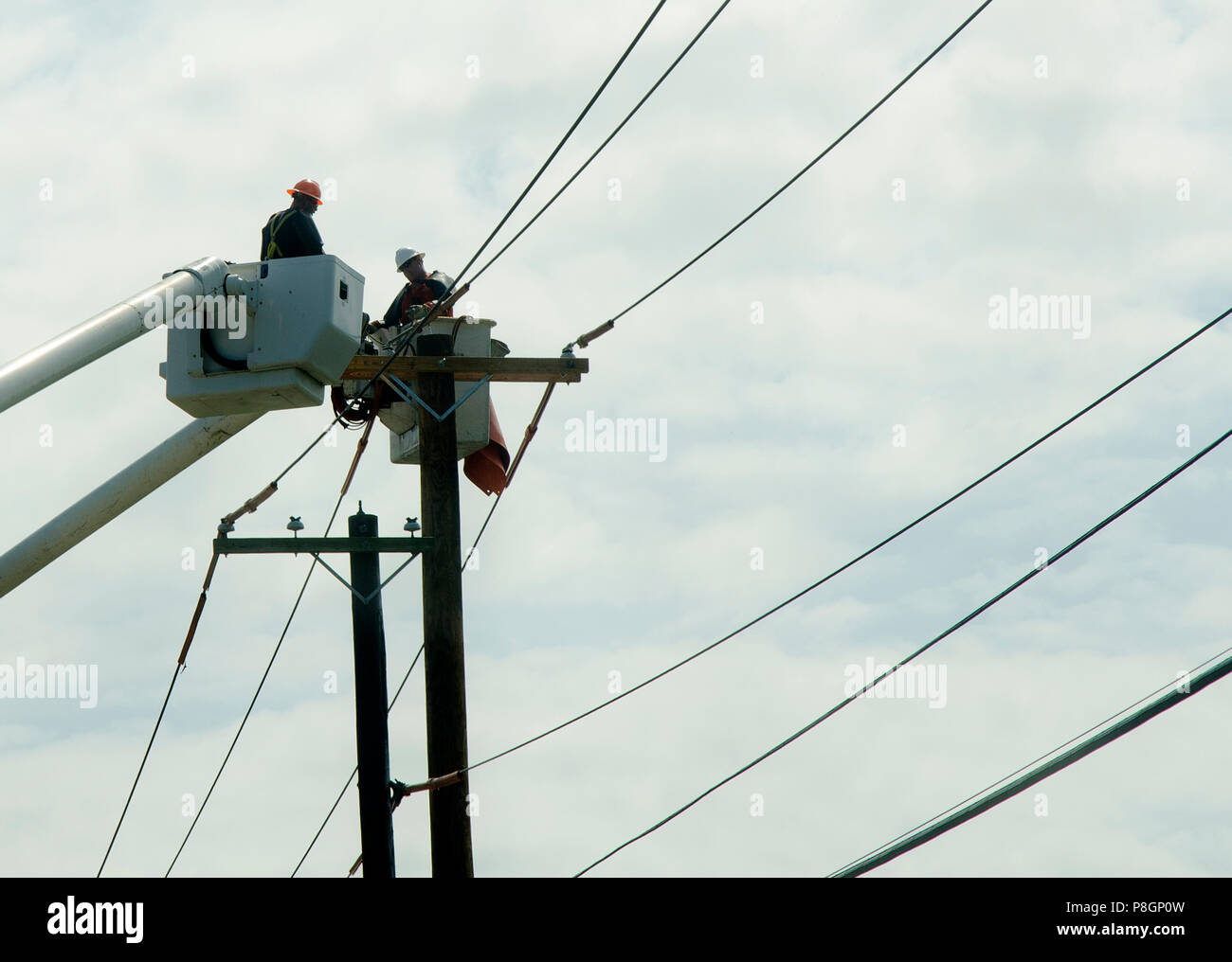 Power workers in cherry picker hi-res stock photography and images - Alamy