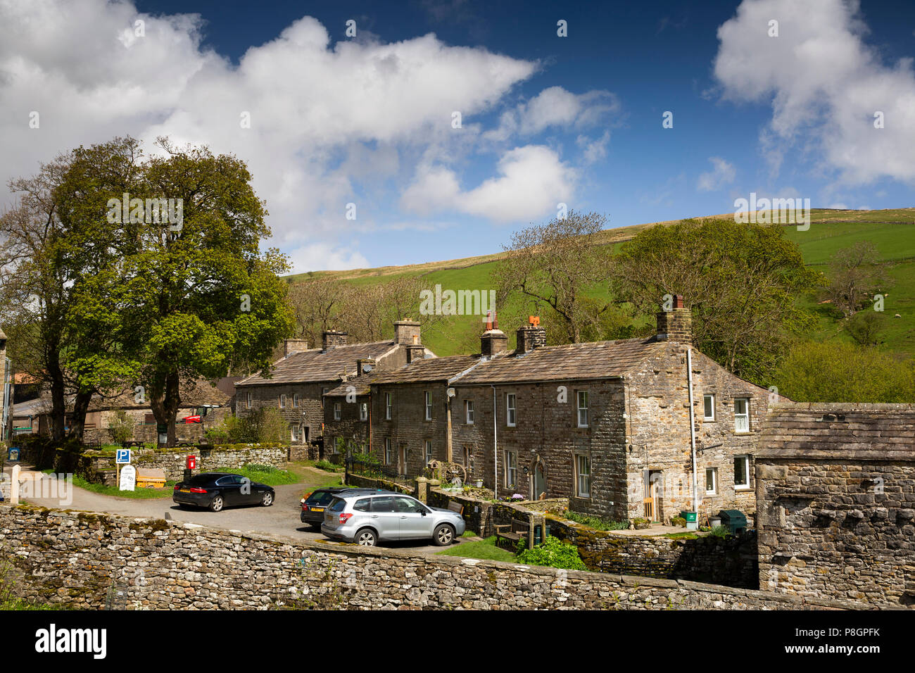 Yorkshire village houses hi-res stock photography and images - Alamy