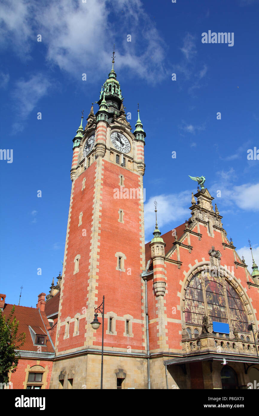 Railway station clock tower hi-res stock photography and images - Alamy