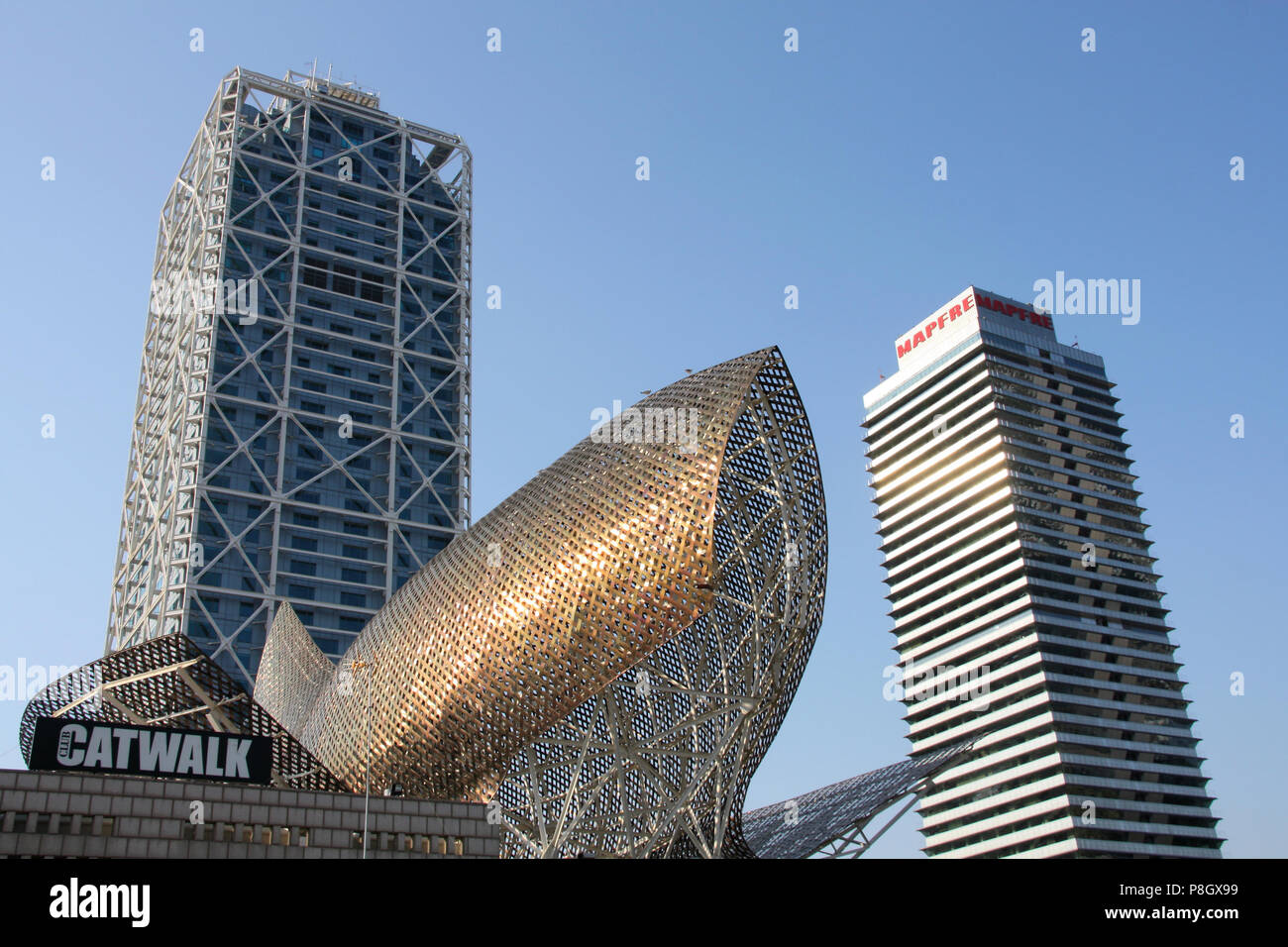 Frank gehry sculpture tower building hi-res stock photography and ...