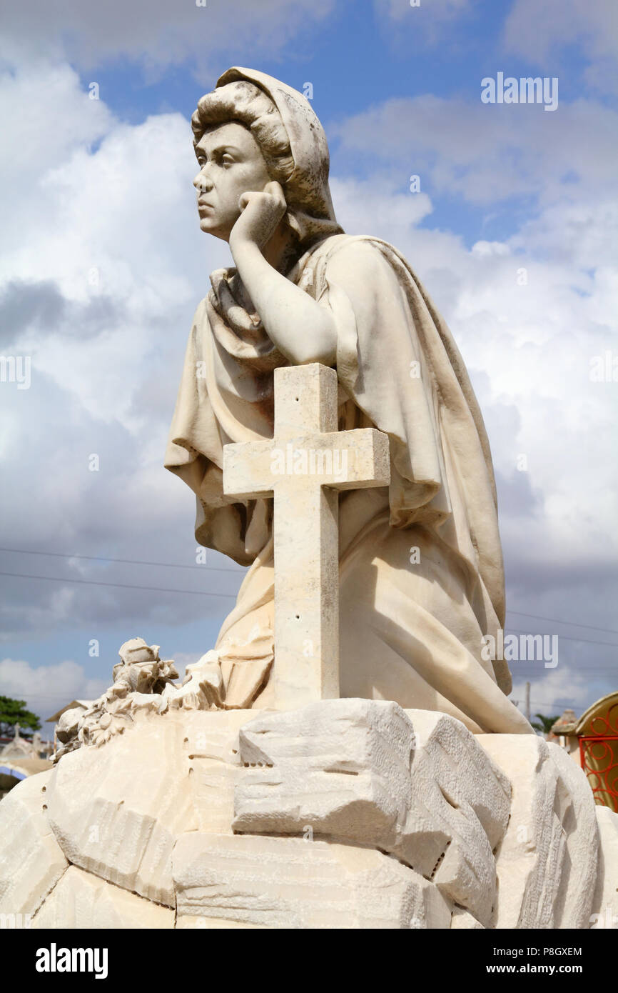 Sad statue hi-res stock photography and images - Alamy