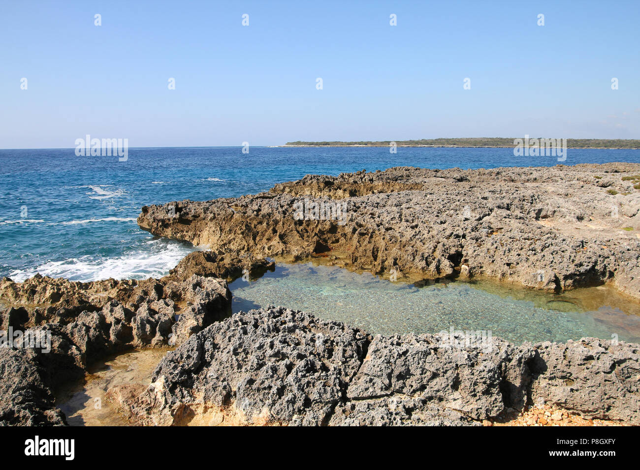 Rocky coast caribbean sea hi-res stock photography and images - Alamy