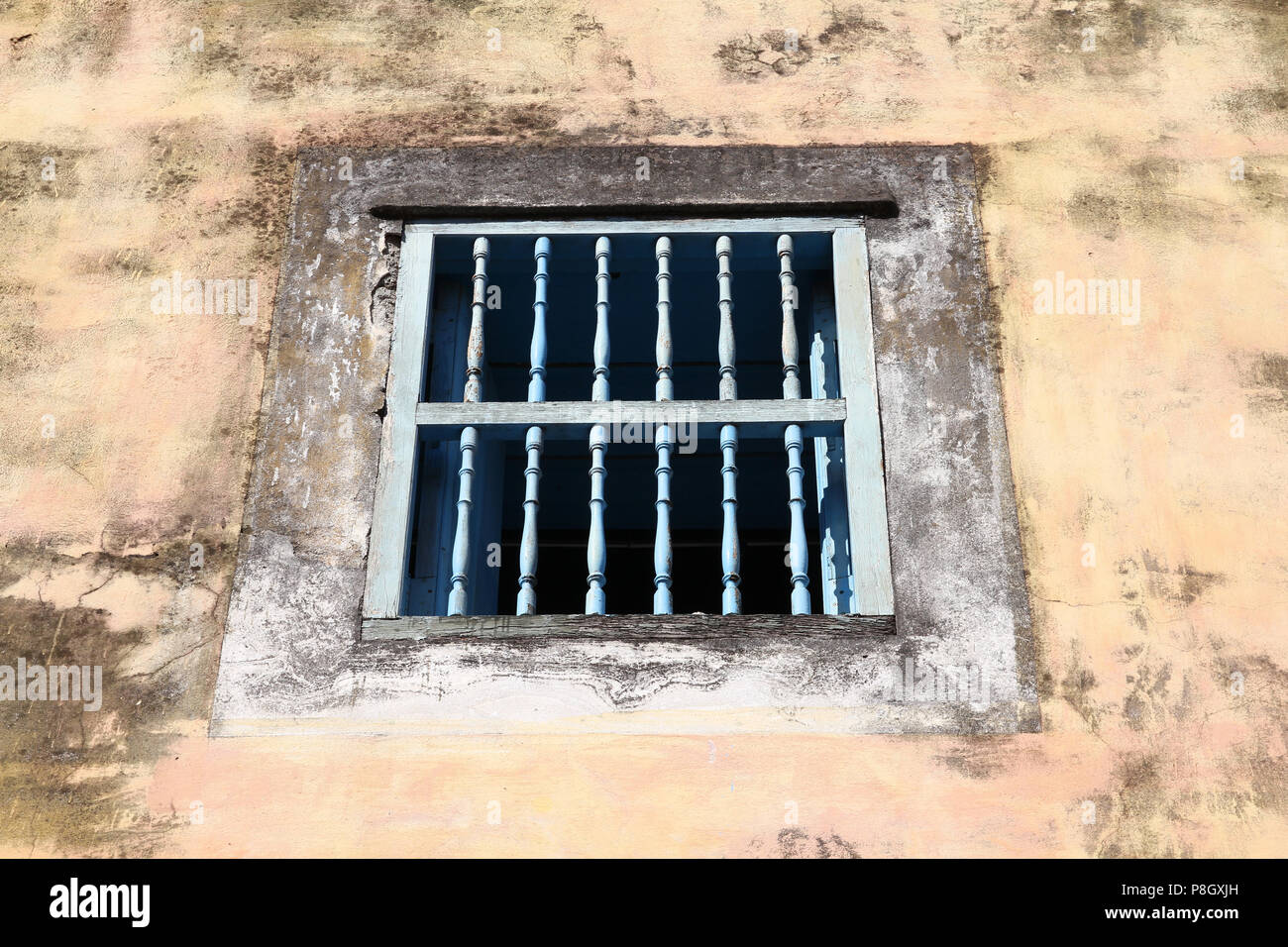 Havana, Cuba - city architecture. Old window with bars Stock Photo - Alamy