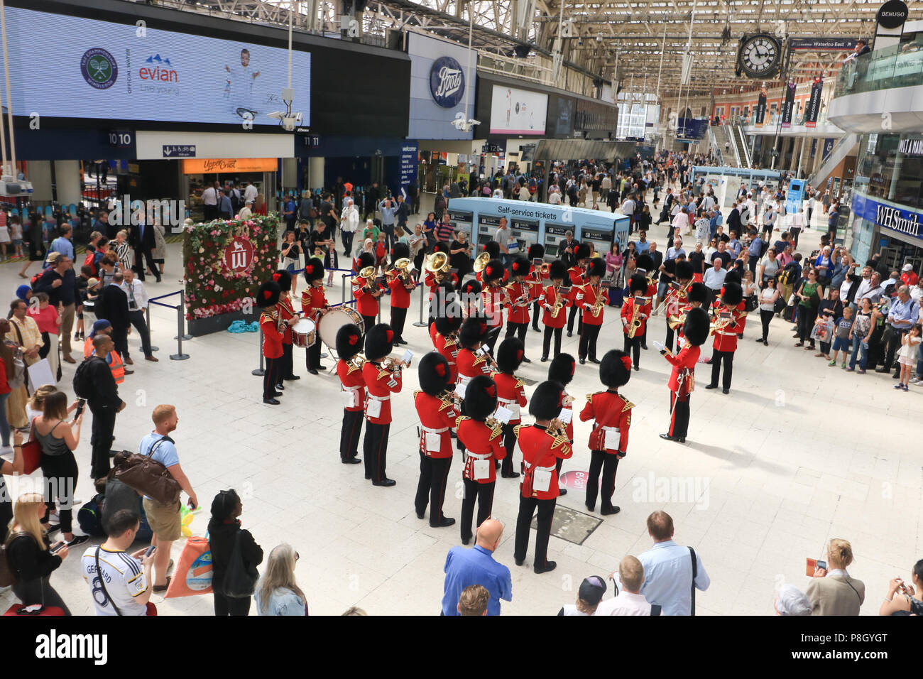 Coldstream guards band hi-res stock photography and images - Alamy