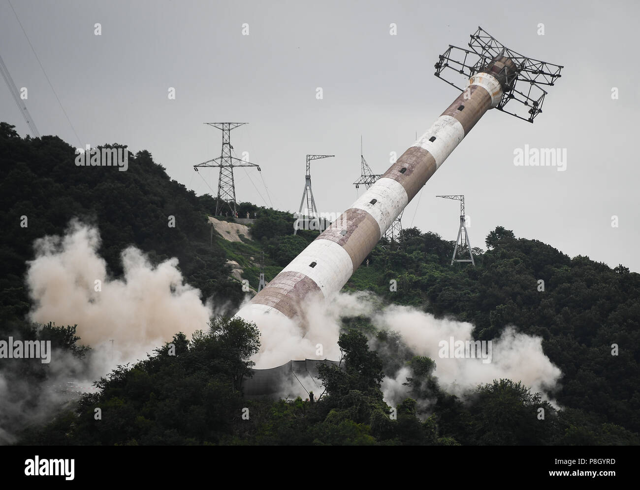Concrete pylons hi-res stock photography and images - Alamy