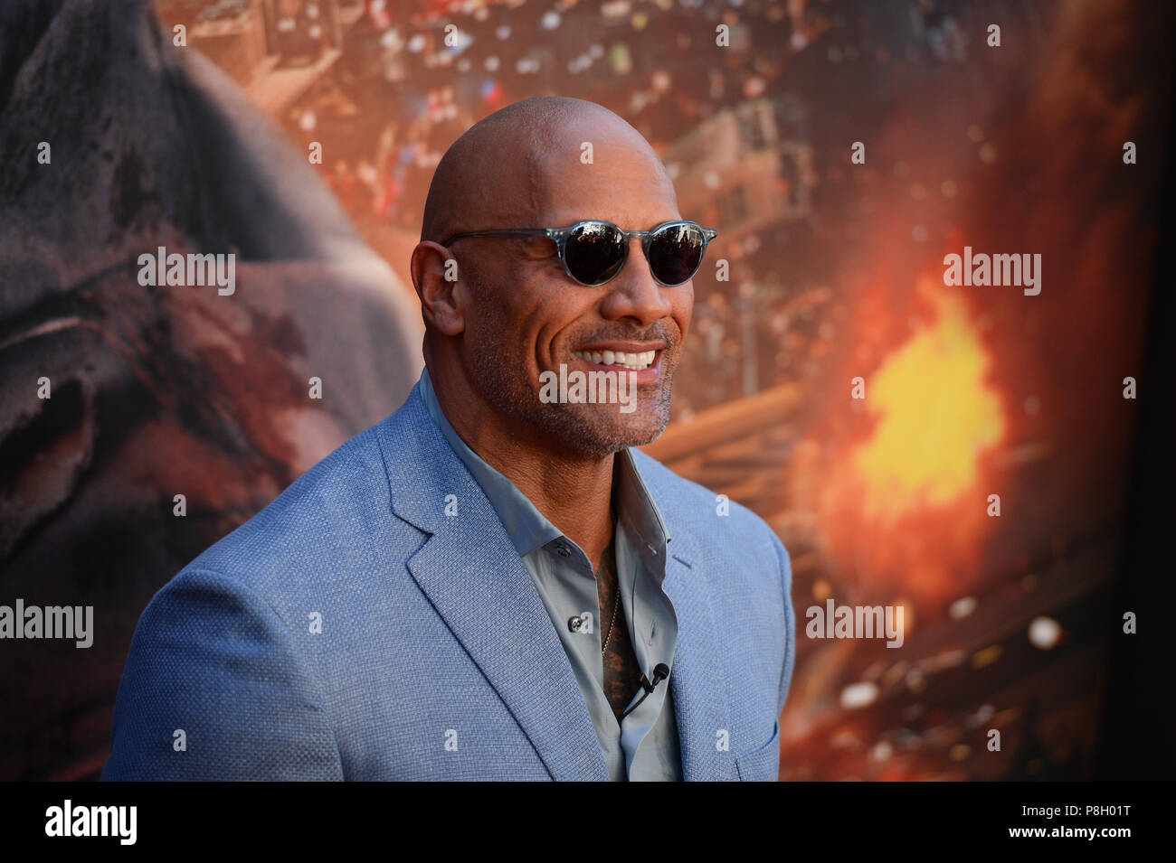 Skyscraper 2018 dwayne johnson hi-res stock photography and images - Alamy