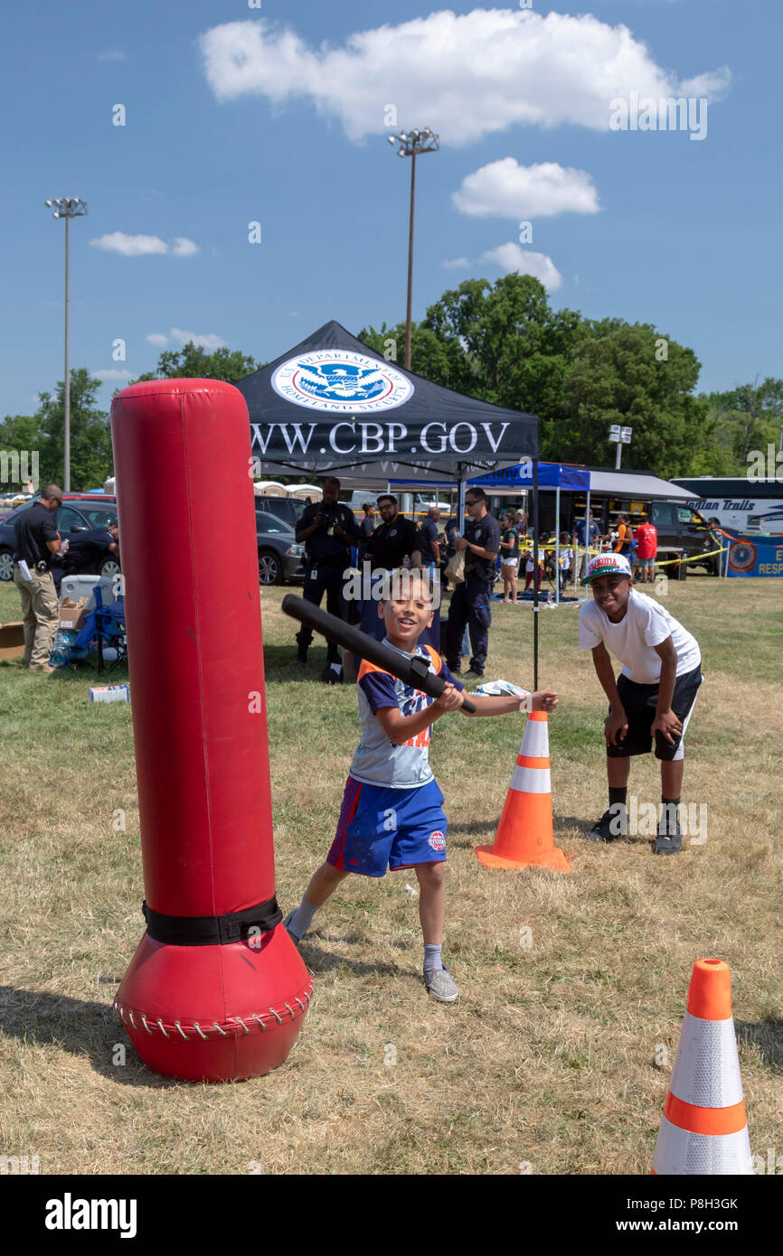 Border police booth hi-res stock photography and images - Alamy
