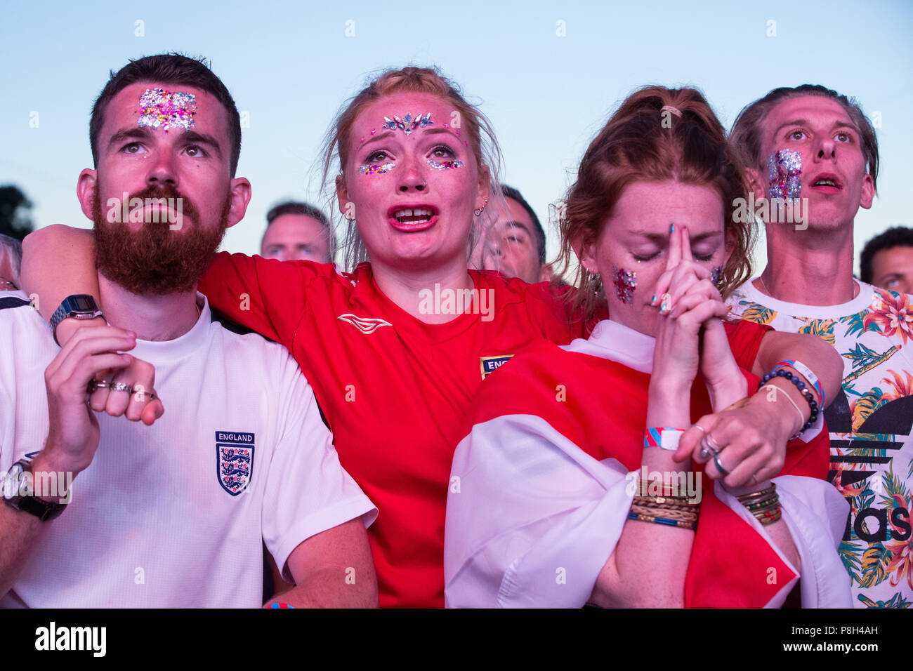 Crying fans hi-res stock photography and images - Alamy