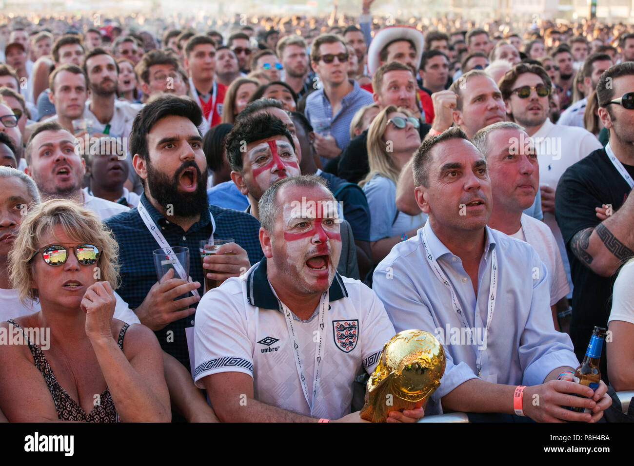 1966 world cup england fans hi-res stock photography and images - Alamy