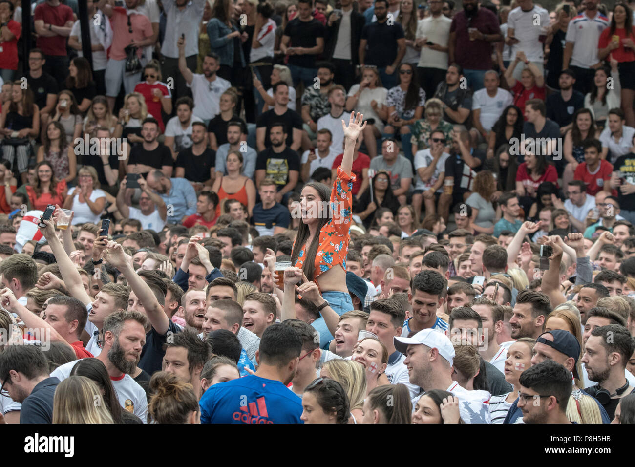Crying england fan hi-res stock photography and images - Alamy