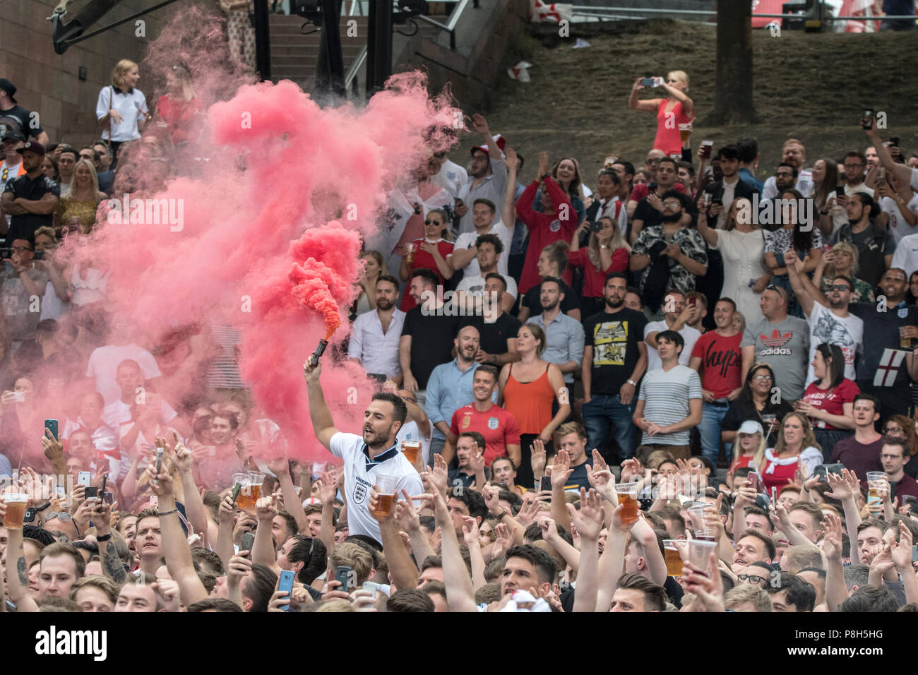 Crying england fan hi-res stock photography and images - Alamy