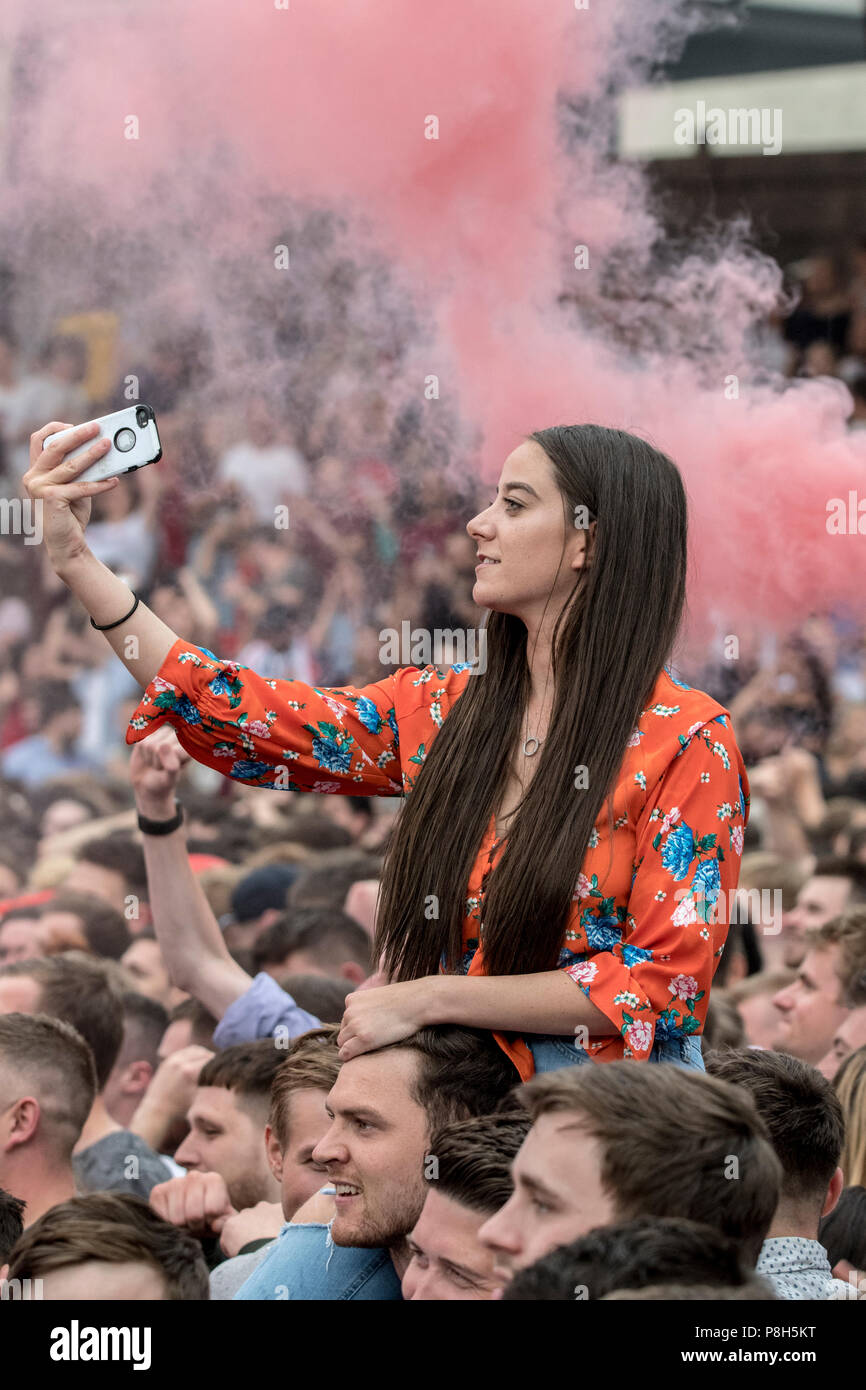 Crying england fan hi-res stock photography and images - Alamy