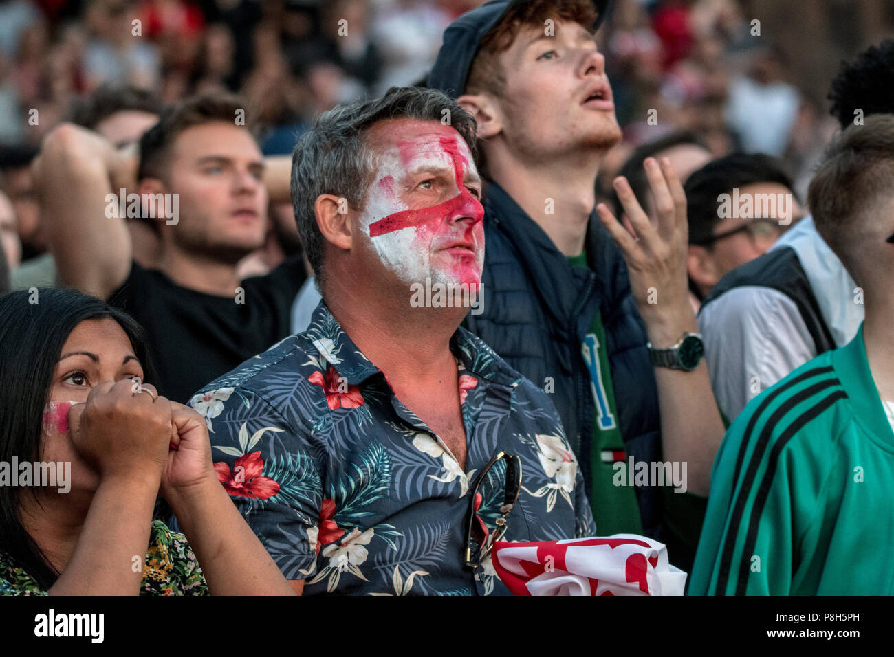 England face paint crying hi-res stock photography and images - Alamy