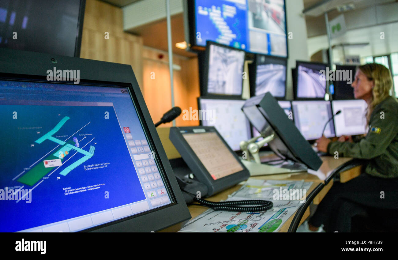 Hamburg, Germany. 11th July, 2018. An employee of the Deutsche Bahn ...
