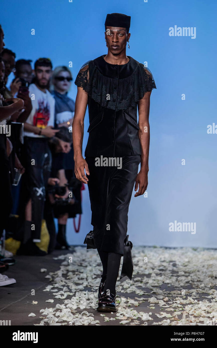 Kenneth Nicholson High Resolution Stock Photography and Images - Alamy