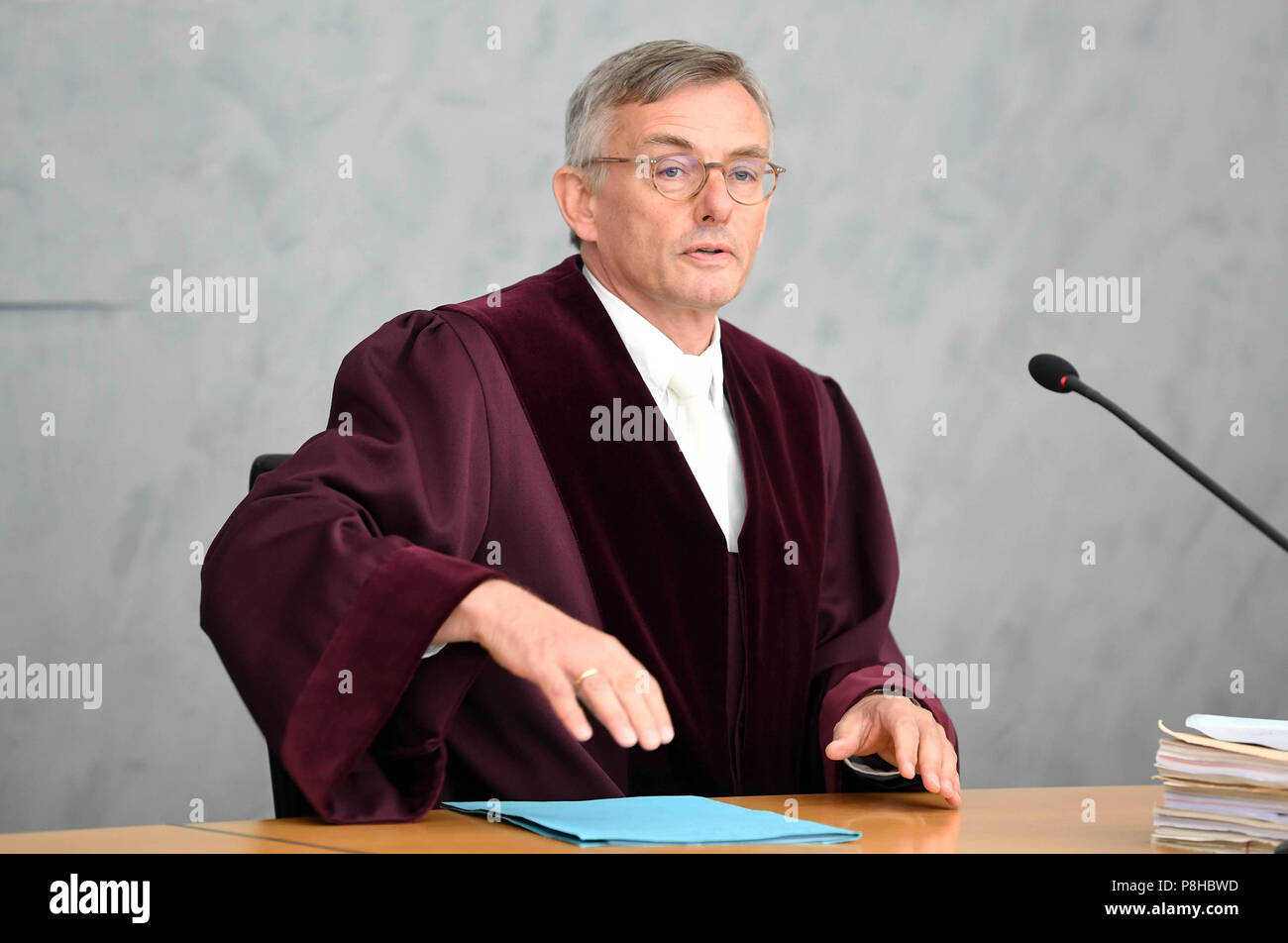 Deceased facebook hi-res stock photography and images - Alamy