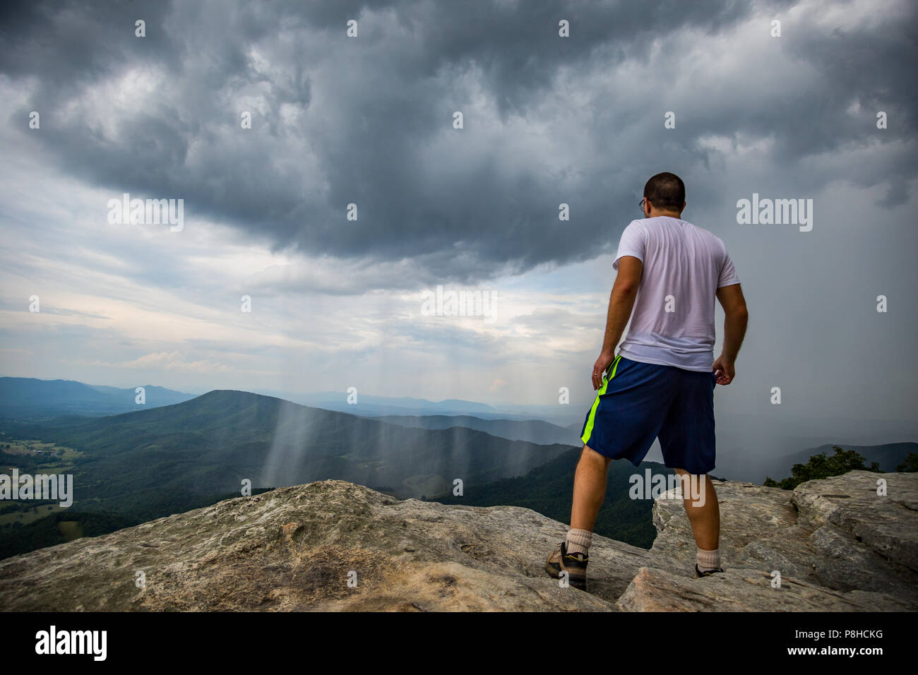 Man falling cliff edge hi-res stock photography and images - Alamy