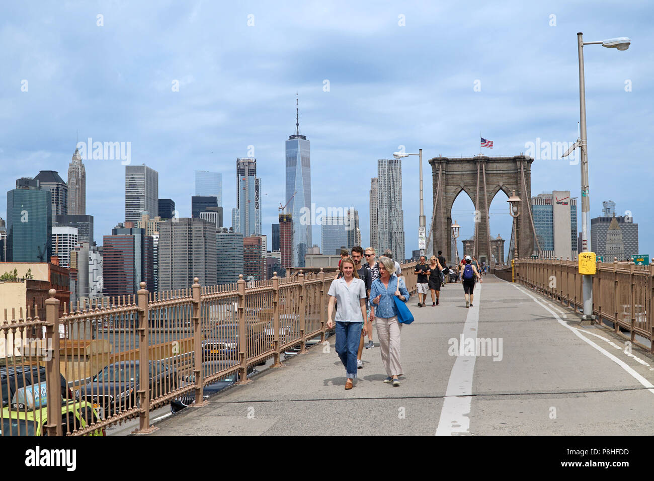 Manhattan bridge boardwalk hi-res stock photography and images - Alamy