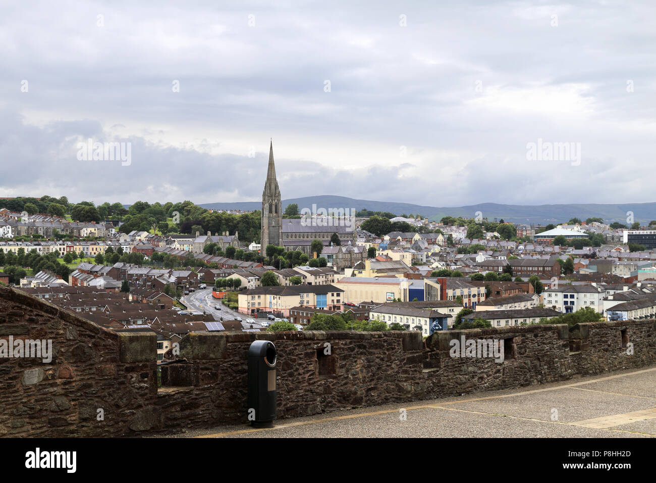 Derry walls hi-res stock photography and images - Alamy