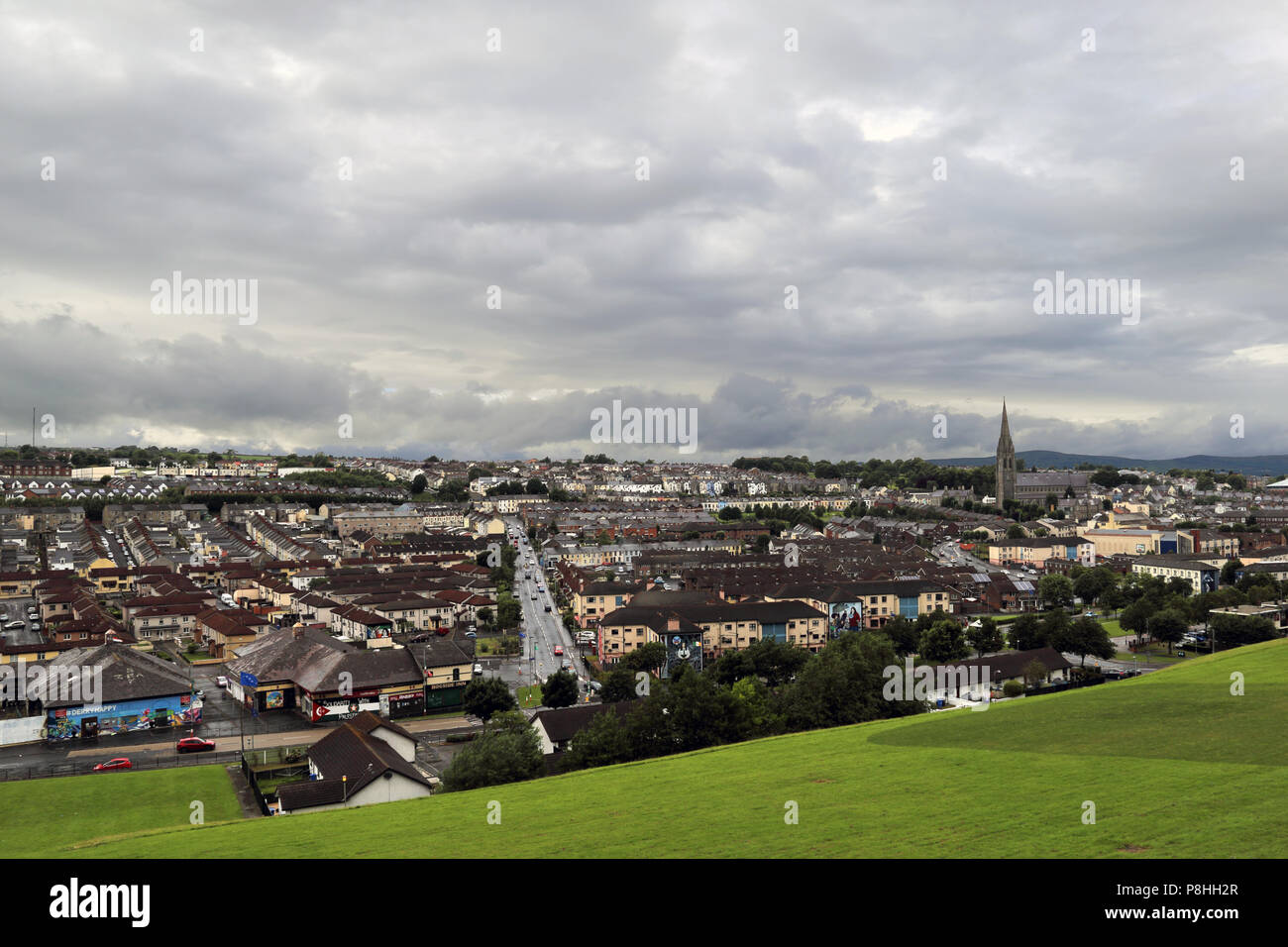 The Derry Walls overlooking the Bogside area of the city Stock Photo ...