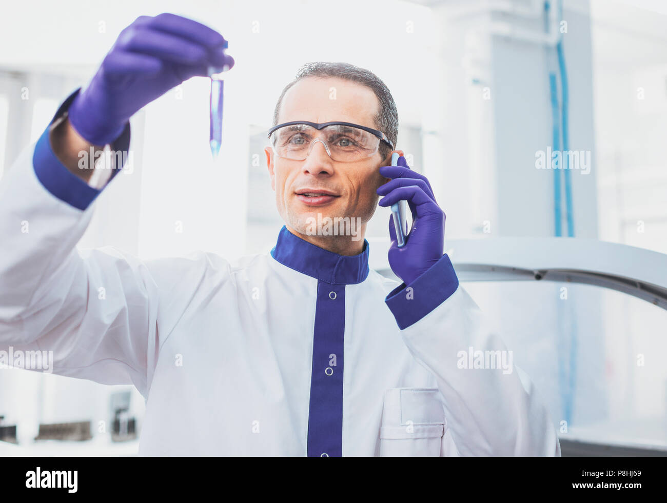 Modern chemical laboratory experiment hi-res stock photography and ...