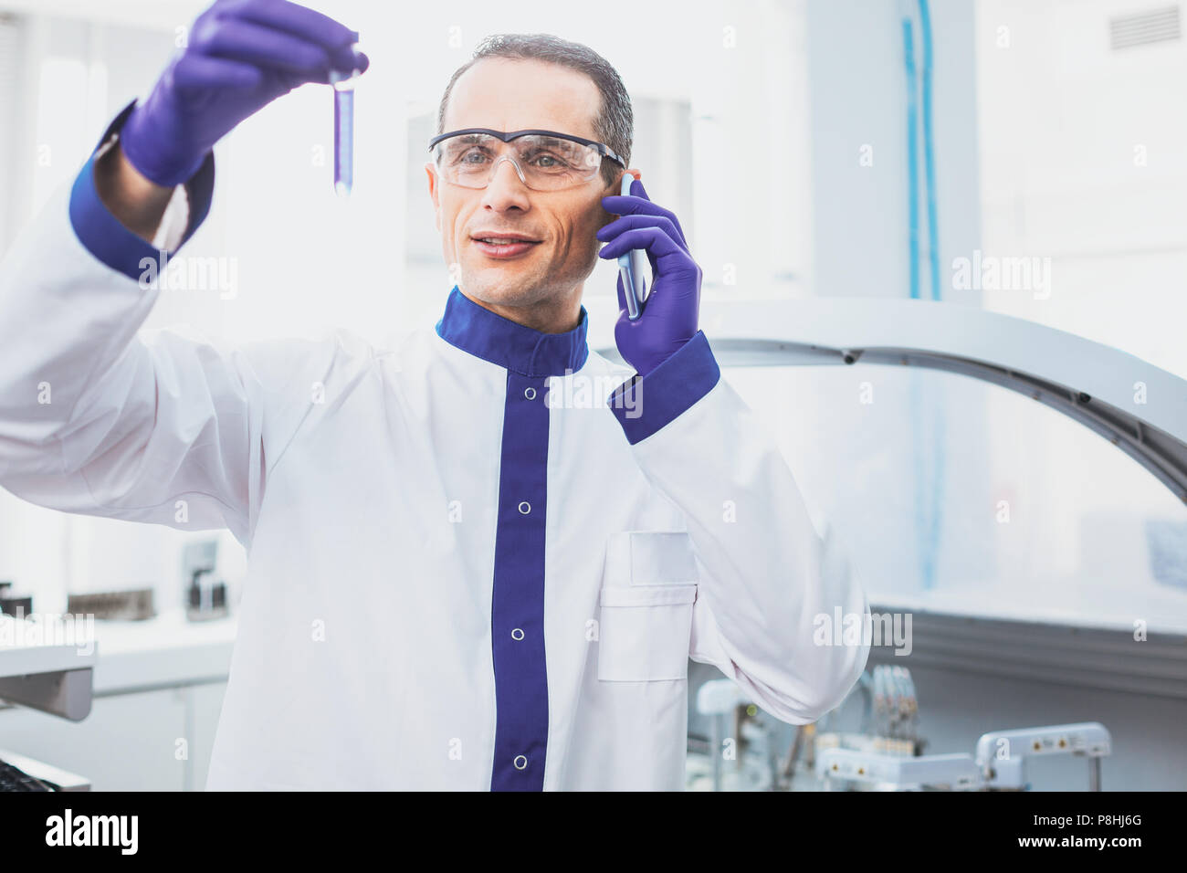 Labcoat uniform hi-res stock photography and images - Alamy